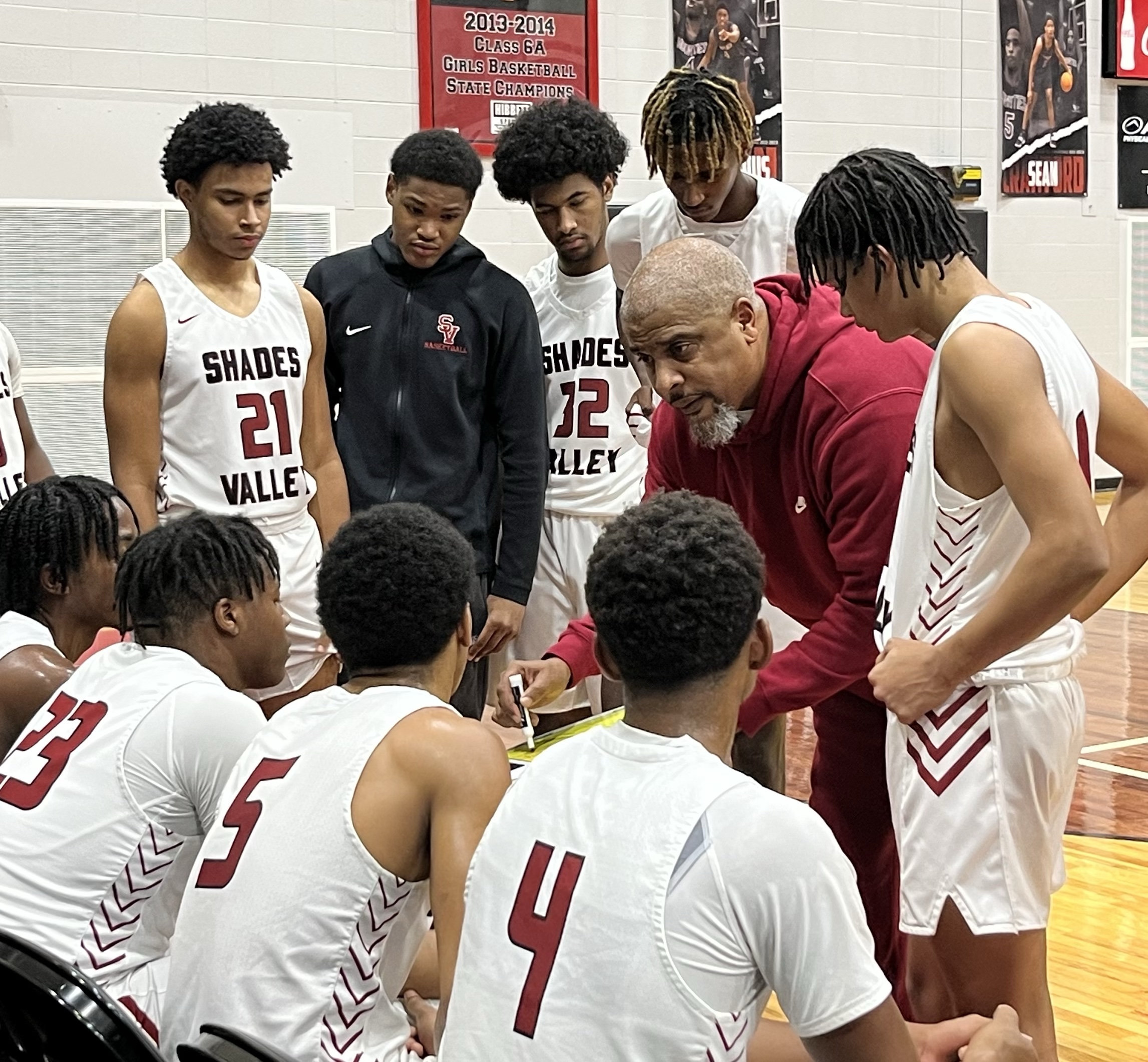 Mounties Avenge Loss – The RED & BLACK