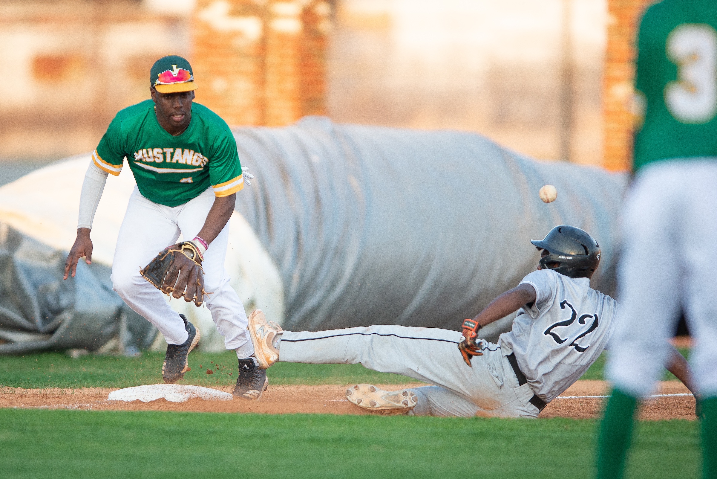 Mounties Tame Mustangs – The RED & BLACK